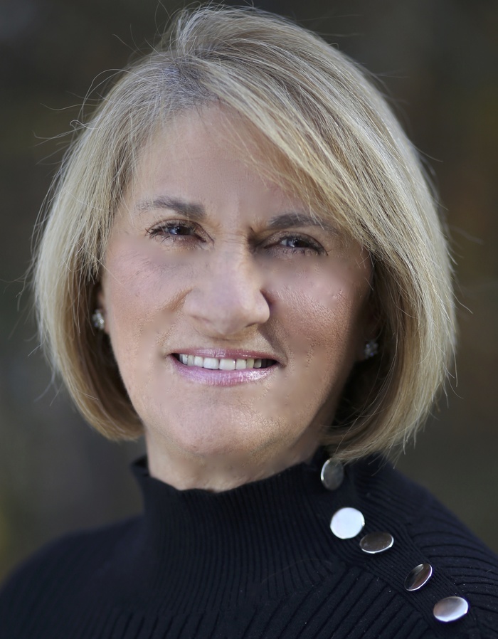 Lilian Roberts (Author of Arielle Immortal Awakening)