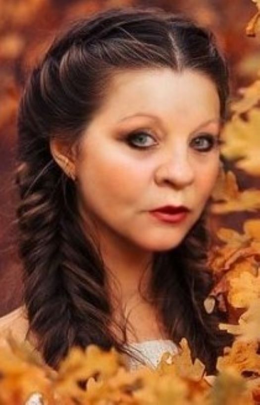 Candyce Suibhne (Author of A Tarnished Crown)