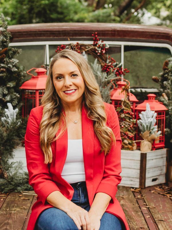 Jennifer Joy (Author of 26 Ways to Come Home for the Holidays)