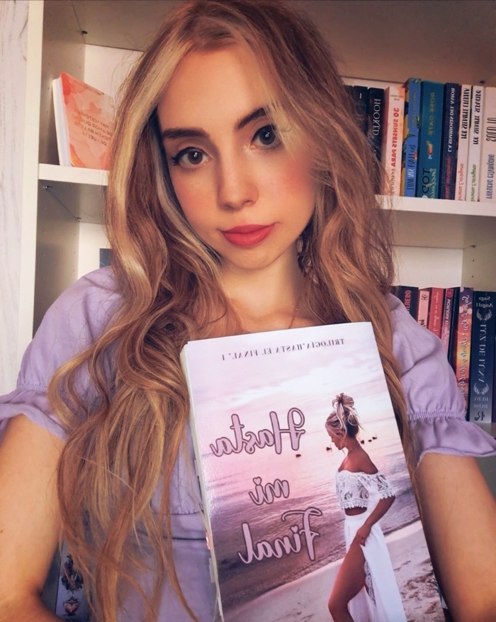 Ruby Ross ( of Antología 8M)