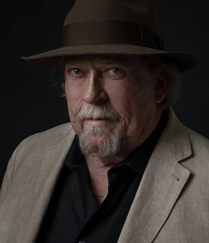 Sam Lee Jackson (Author of The Girl at the Deep End of the Lake)