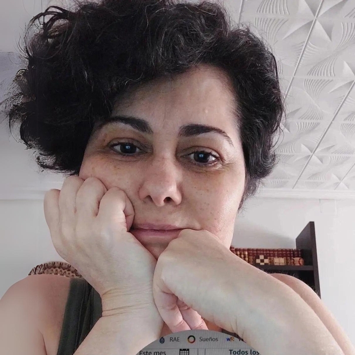 Lorena Suárez (Author of Reinicio)