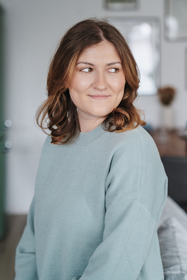 Anna Savas (Author of Hold Me)