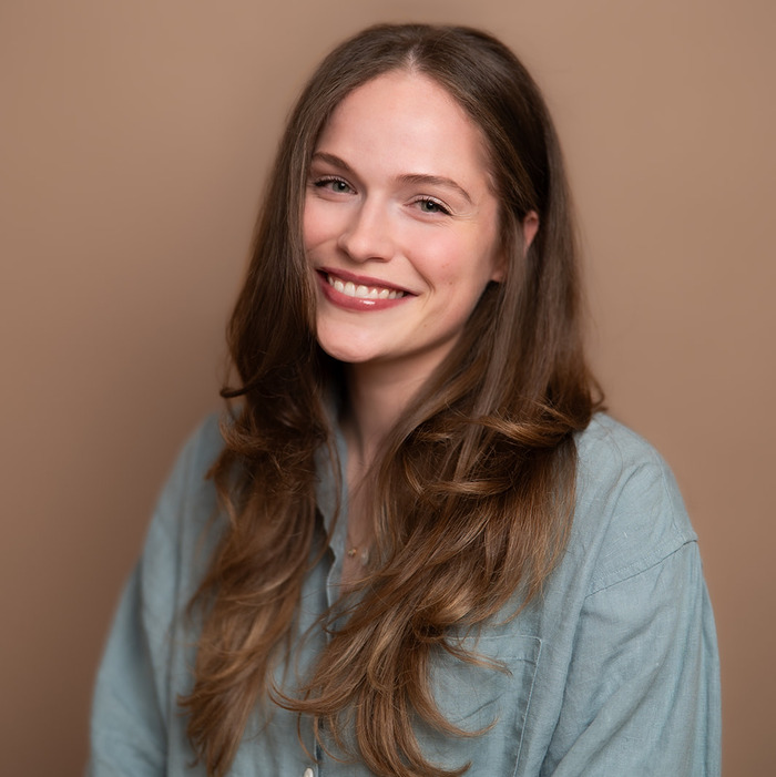Ellen O'Clover (Author of The Heartbreak Hotel)