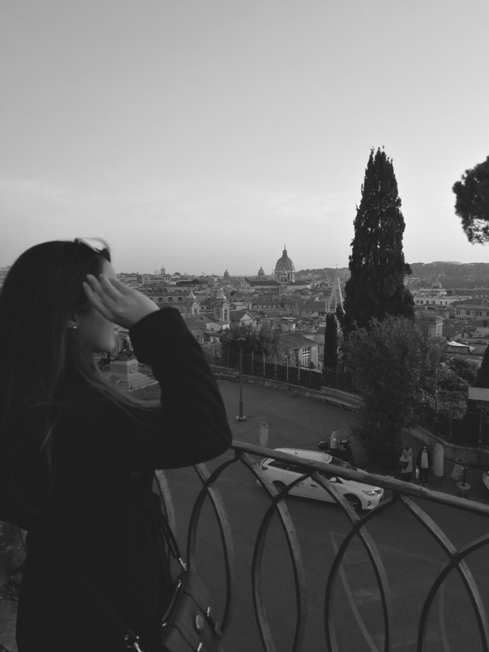 GIGI VALE (Author of close)