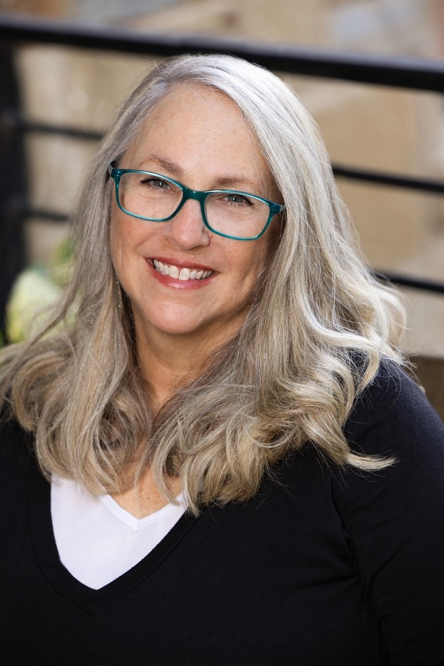 Carly Bloom (Author of Hot Hex Boyfriend)