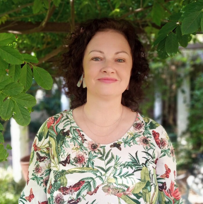 Jenneth Graser (Author of The Present Moment of Happiness)