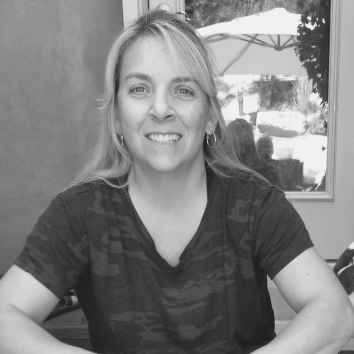 Kinley Raine (Author of Never Kiss Your Brother's Best Friend)