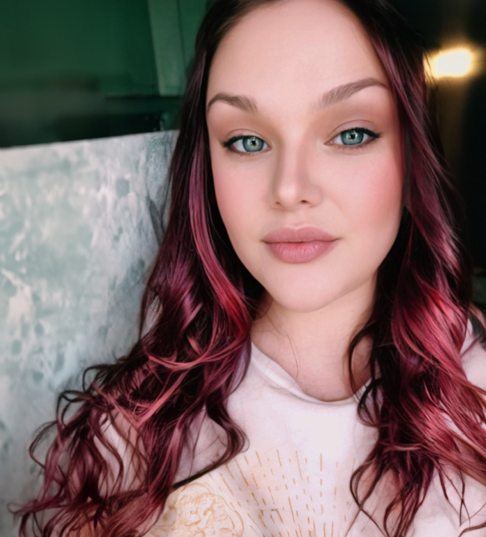 Aly Anders (Author of A Dark Heart)