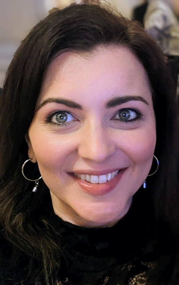 Lisa St Michael (Author of What Broke First)