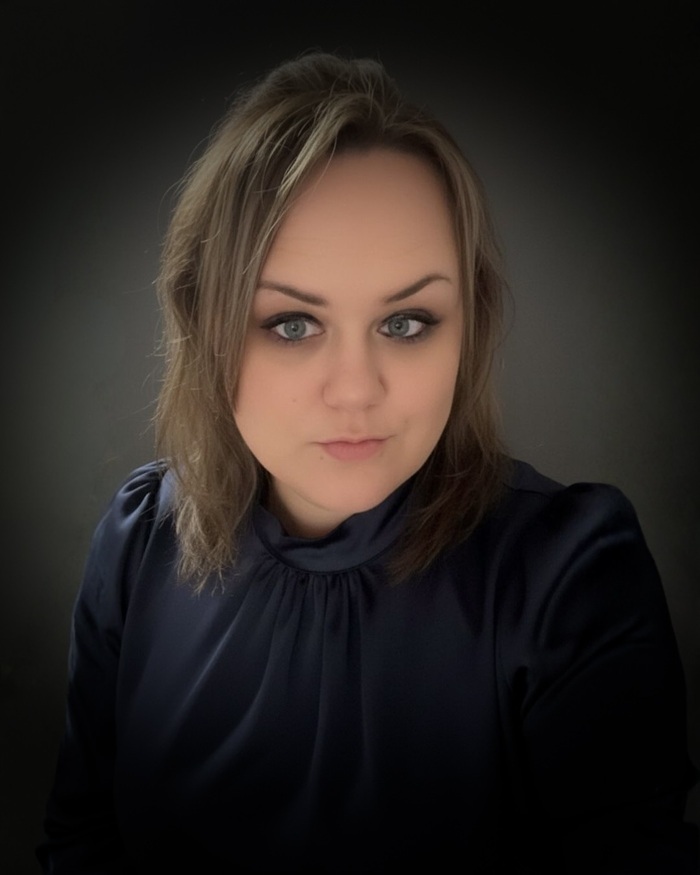 Reina Everhart (Author of Hexed by You)