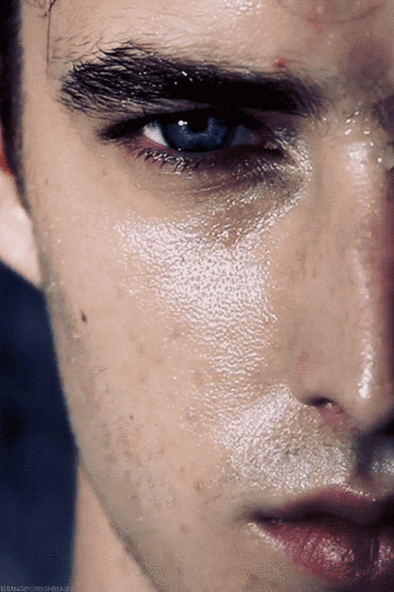 Violet (The Fowler Sisters, #1) by Monica Murphy