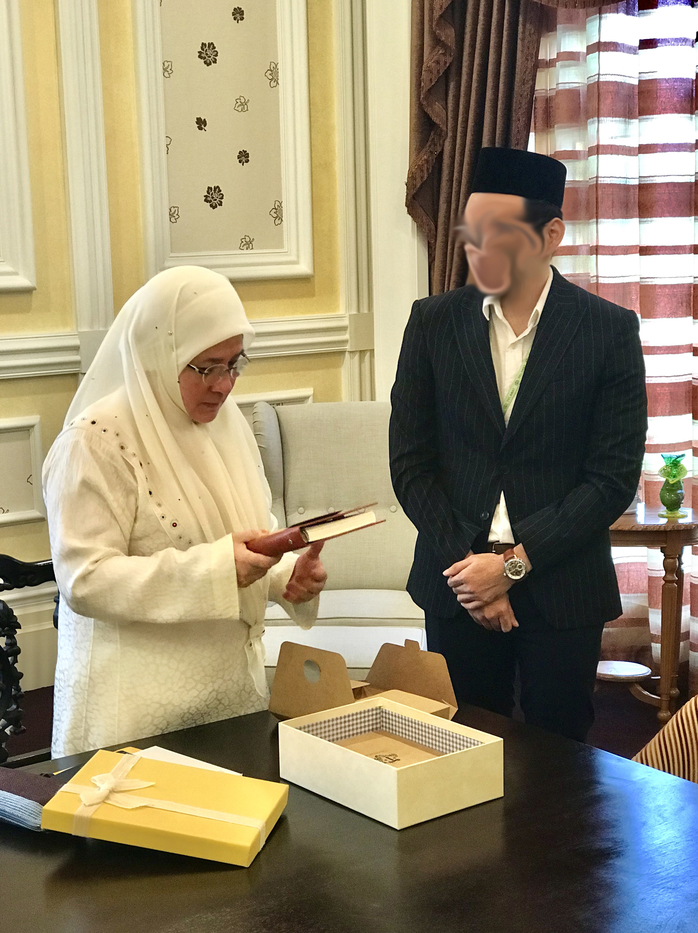 Photos of Teme Abdullah - The Queen of Malaysia & Teme Abdullah.