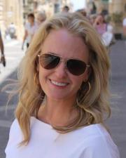 Shauna Varvel - Greenwich, CT (1 book)