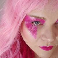 Hot Pink Mess (hotpinkunicornmess) (1,772 books)