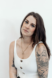 Ellie Tippetts (121 books)