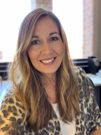Janine (downtogetthefictionon) - Olathe, KS (1,165 books)