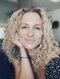 Ashley Velez - The United States (758 books)