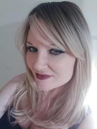 Hazel Benson - The United Kingdom (1,672 books)