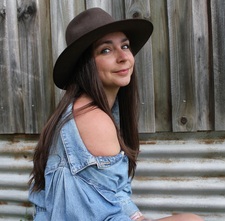 Jessica Howe (booksjessloves) - Gold Coast , QLD, Australia (277 books)